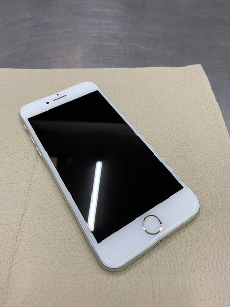 Продаю Iphone 7 
Процессор 2370 МГц(4-ядерный )
Память 128 Гб,3Гб RAM