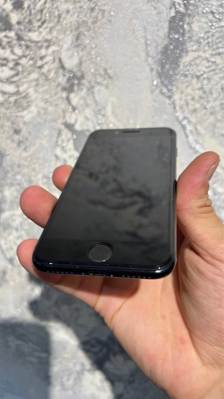 Продается iPhone SE2020