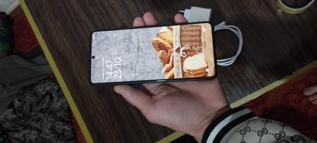 Telefon sotiladi olinganiga 1 oy boʻldi
