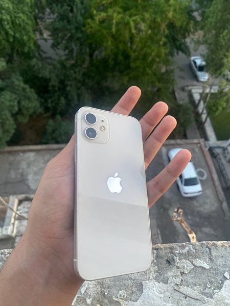 IPHONE 12 white 64 gb. yomkst 74