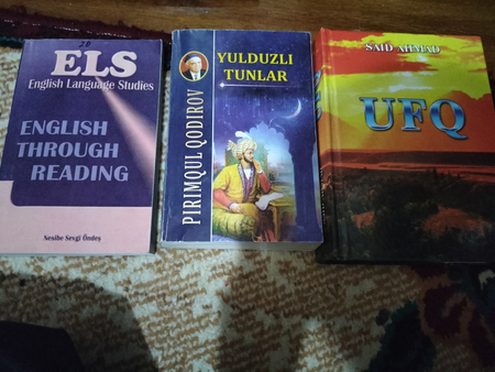 Kitoblar sotiladi