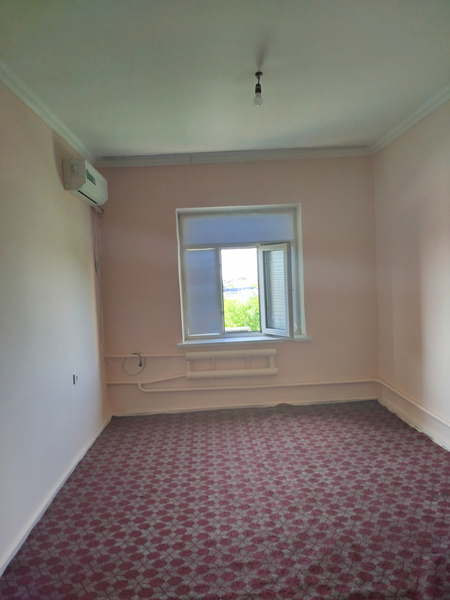 Tez arada 22 mkr dom 8/6 3 etaj 2 komnata kv ga beriledi