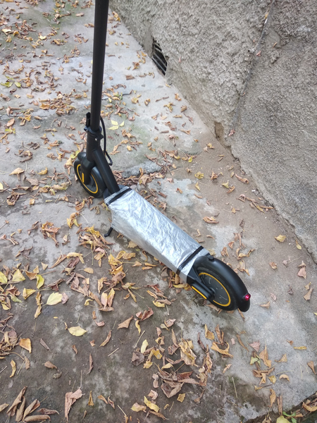 Продаю GMax scooter электросамакат запас хода 50/60км пачти новый.