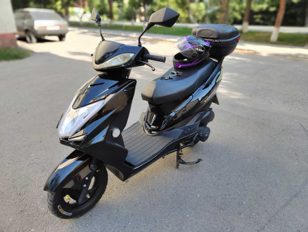 Бензиновый скутер VSUNE 125-куб. мах. скорость 80 км/ч