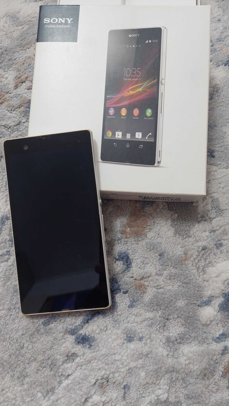 Сотовый телефон Sony Xperia Z