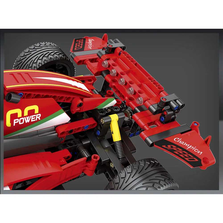 Конструктор техник гоночная машина болид Формула 1 Formula One F1