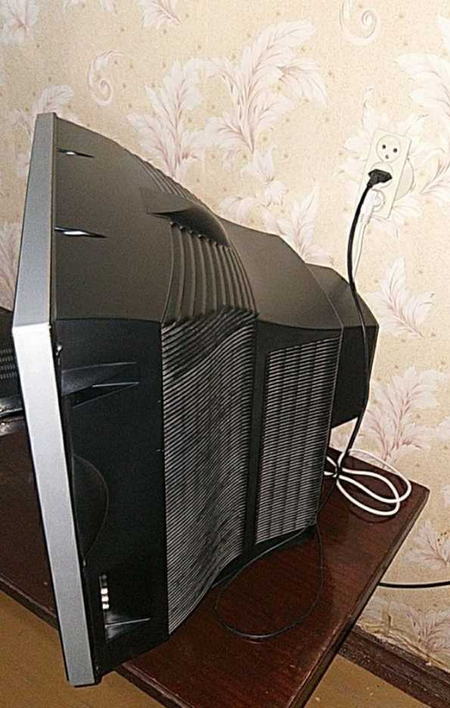 Телевизор LG 72 sm katta.