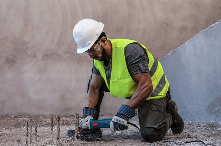 Углошлифовальную машину Bosch GWS 700