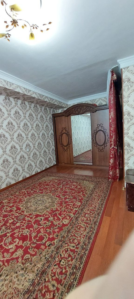 Askiya bozor oldida 3 xona arendaga qoʻyiladi
