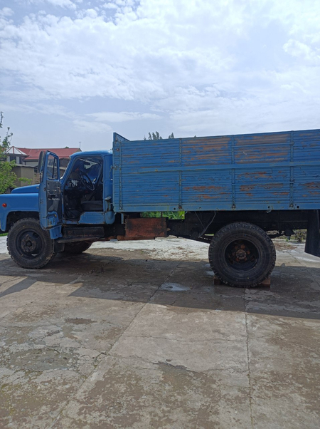 Gaz 53 sotiladi 4600 y.e