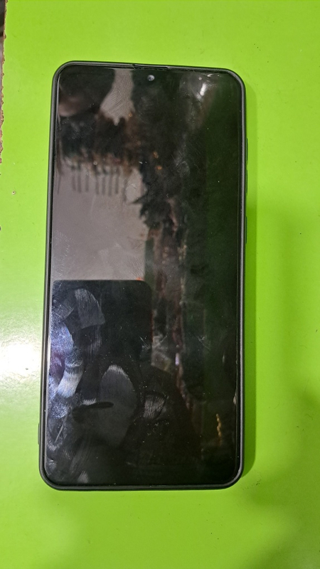 Samsung A 31 sotiladi xolati yaxshi narxi 500000 kelishiladi
