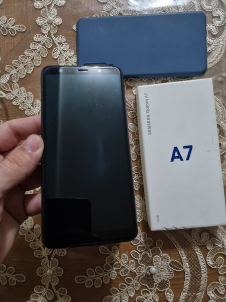 Samsung a7(2018), 4/64гб
