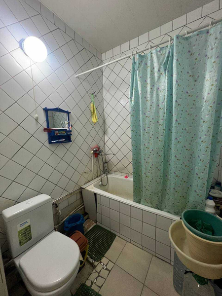 Срочно Продаётся Квартира. р-н Сергели, Сергели-8A 4/1/9 Бал: 2*6