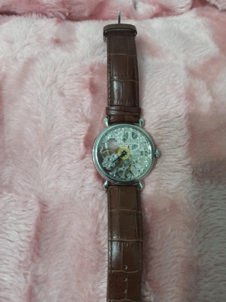 Vacheron Constantin Geneve 
Rimishoklari jigarang ariginal soat
Karobk