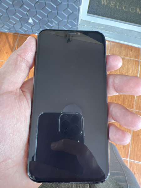 Iphone X 64  LL/A  iyomkost 83% karopka bor narxi 300 kelishamiz