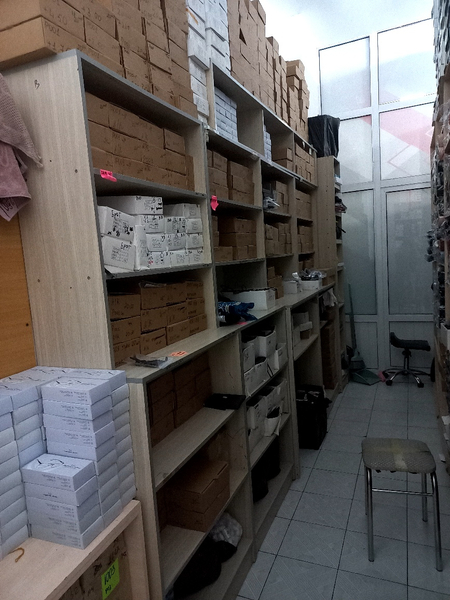 Продаётся мебель оптового магазина оптики