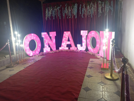 Onajon Otajon Merry Me dokoratsiyalari sotiladi