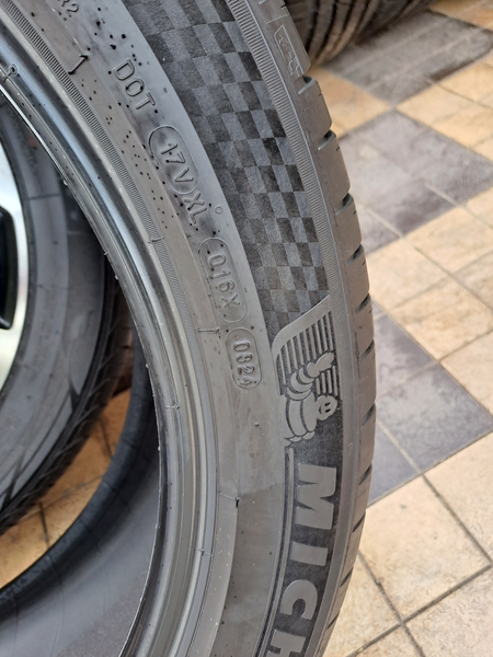 265 45R21 Michelin sotiladi