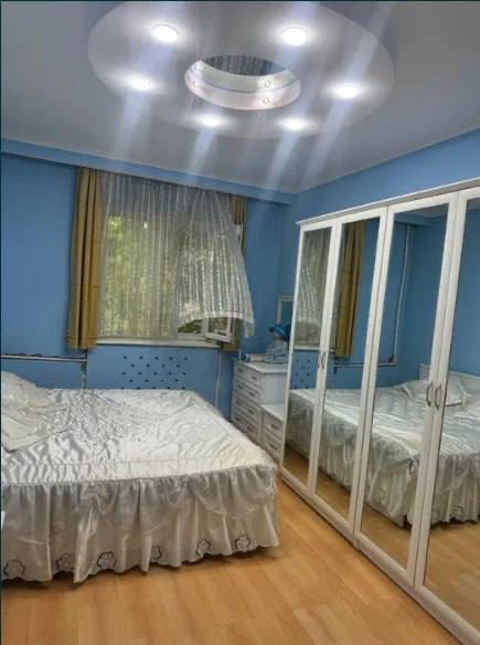 Космонавтов 3/2/4. кирпич 70м2 балкон 2*6