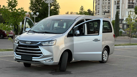 11 o'rindiqli mikroavtobus JAC M4 hozirda aksiyada bonusda