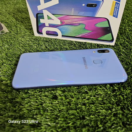 Samsung A40 sotiladi