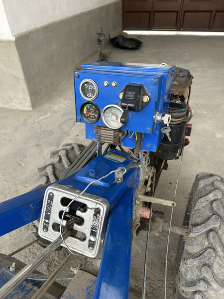Mini traktor ZUBR