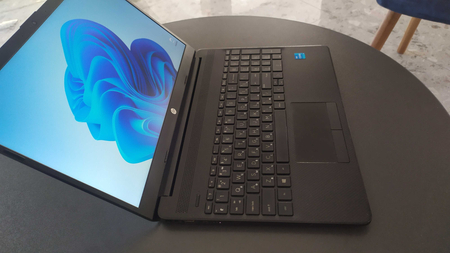 Hp laptop i3-11th gen 256GB SSD/8GB DDR4/15.6