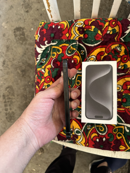 Iphone xr 15 pro  128 g korpusli karopka dak bor ideal holatda