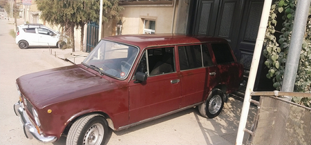 Vaz 2102 sotiladi
