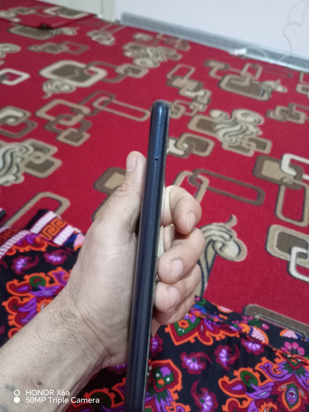 Realme narzo 30 A hotira 32 B v  barter varyanti ham bor