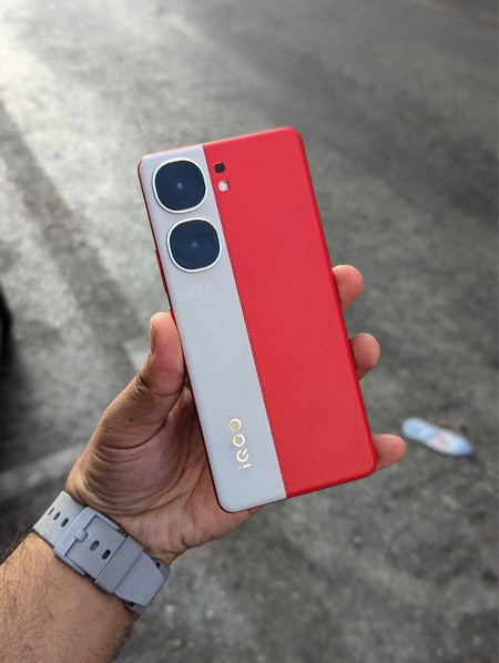 Iqoo neo 9 (Snapdragon 8 gen 2 12/256 limited red edition)