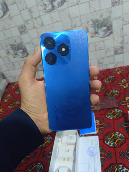 Tecno spark 10 128gb +8gb ram