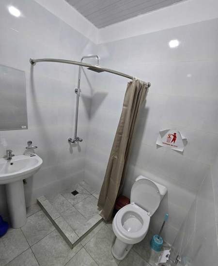 BEZ ZAGS Hostel / Hotel 150 ming