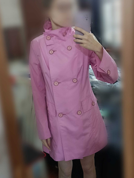 Розовый женский плащ