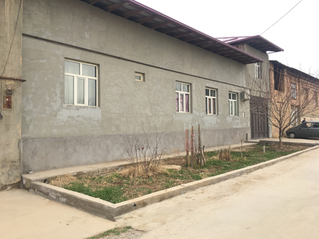 Uchastka sotiladi yengi toshmi posttan krganda ellik yillikda