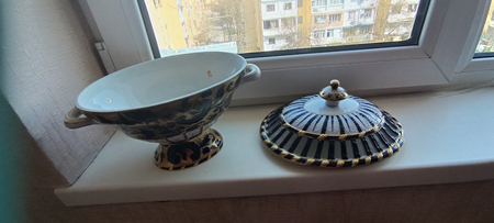 Редкая красивая супница.