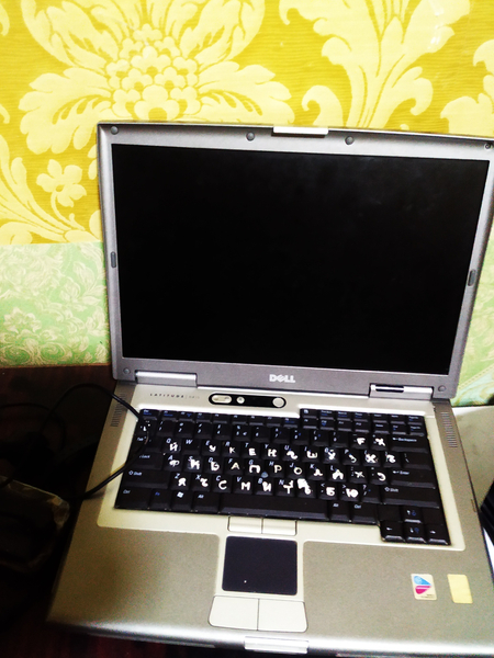 Продам ноутбук Dell 2005 года.