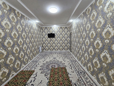 1 xonali 40m² + 20m² hovlichasi ham bor.
5 qavatli panelniy dom.
Manzi