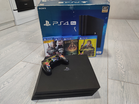 PS4 PRO 1TB +1 джойстик, +4 игры