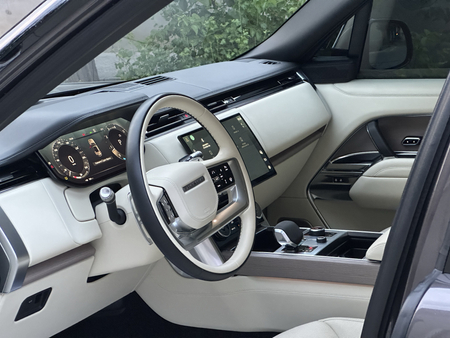 Range Rover Vogoe P400 First Edition