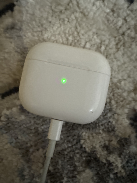 Airpods 3 кейс с Зарядкой Magsafe вместе оба оригинал.Описание внутри!