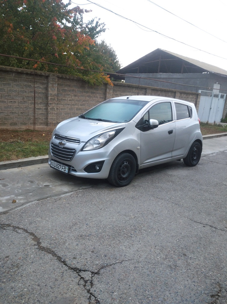 Spark 2013  2 pzitsiya 6000$ benzin