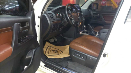 Toyota Land Cruiser 200 V6 2018 год