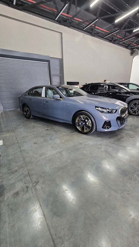 BMW i5 eDrive 35L Exclusive M Sport (2024) наличи. Авто кридит
