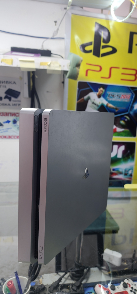 Продается игровой консол Sony Playstation 4 sl8m  1100 взлом