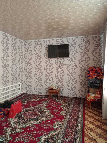Абдурахмонов котта йулда жойлашган 5 сотиг 4 хона уй сотлади