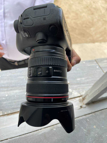 6 D Mark 2 akuratniy ishlatilgan bir yil a'lo darajada turibdi 2ta