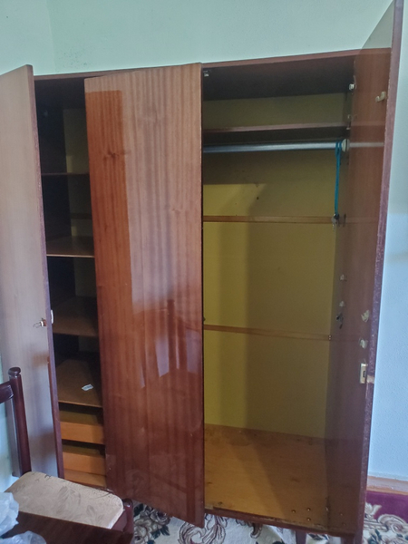 Мебел шкафлар обеденный стол  сотилади