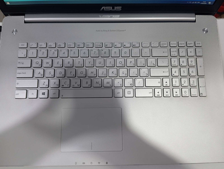 Noutbuk sotiladi Asus i7 ekran 17