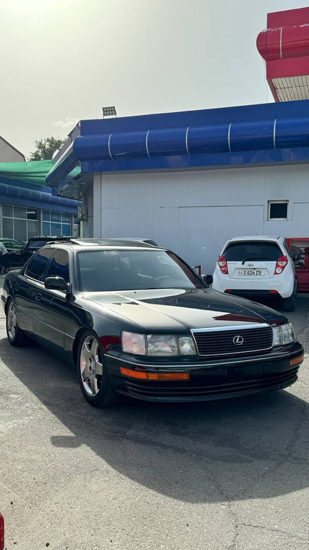 Продаю Lexus LS400